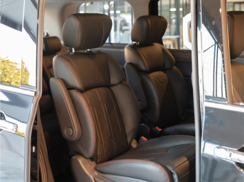 Nissan Elgrand – VIP CAR RENT